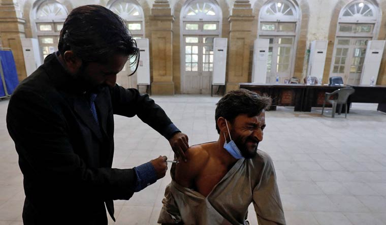 Pakistan reaches 7 crore vaccination target, 46% received both doses ...