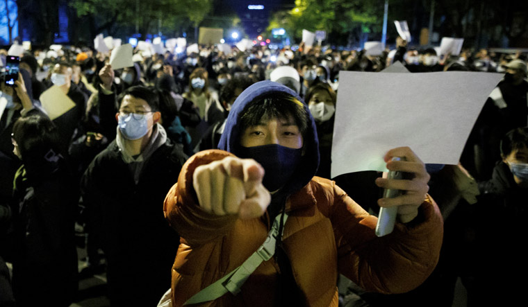 China protests: How Chinese are using 'white paper' to voice dissent ...