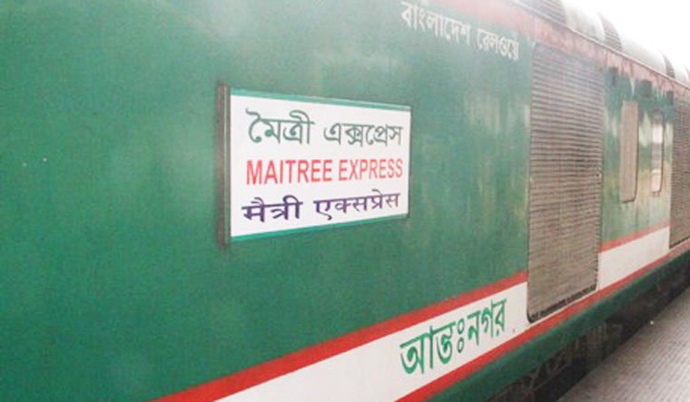 Crude bombs hurled at Maitree Express in Bangladesh’s Pabna- The Week