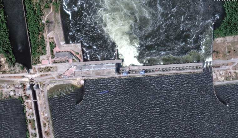 Ukraine dam collapse: Thousands at risk as both Moscow, Kyiv blame each ...