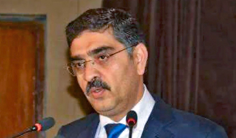 'We are prepared for 300 battles for Kashmir': Pak caretaker PM Kakar's ...