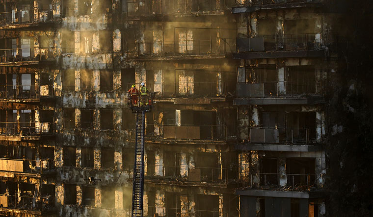 Spain: At least 10 dead, many missing as fire engulfs apartment blocks ...