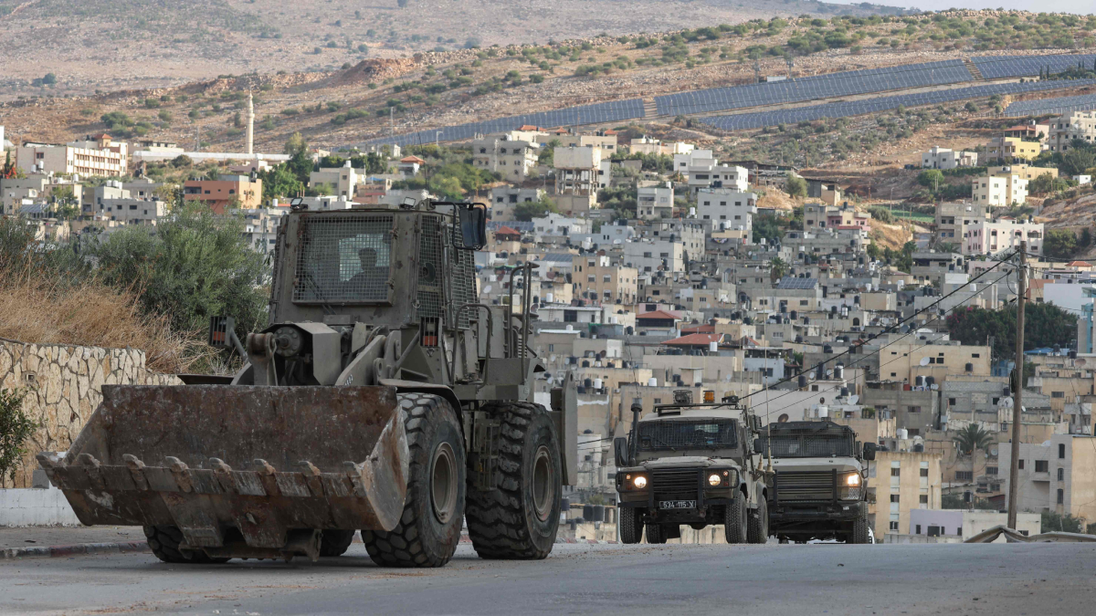 Lebanon war: Meet IDF's Caterpillar D9, the most armoured bulldozer in ...