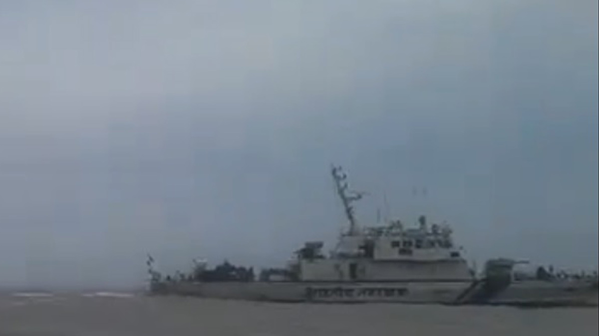 Indian Coast Guard rescue 11 people in daring night rescue operation ...