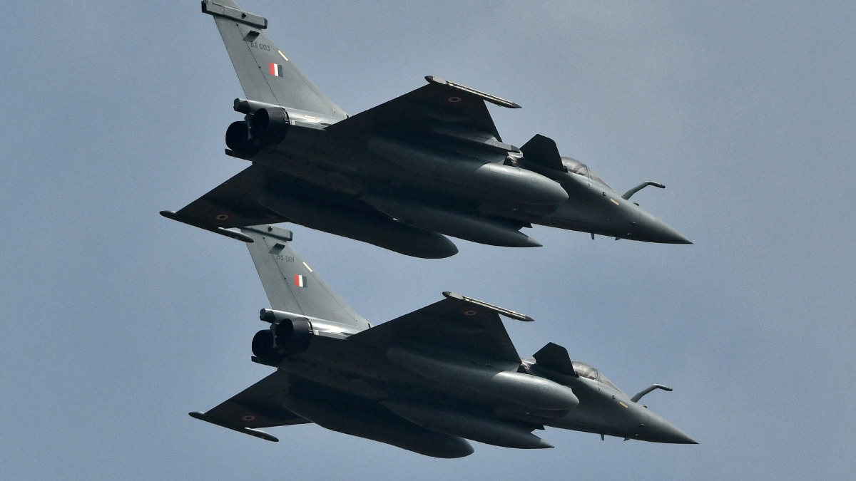 Rafale losing to J-10C? Shares of Dassault dip, Chinese fighter plane ...