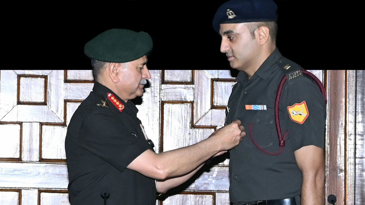 Indian Army officer aids childbirth on railway platform using ...