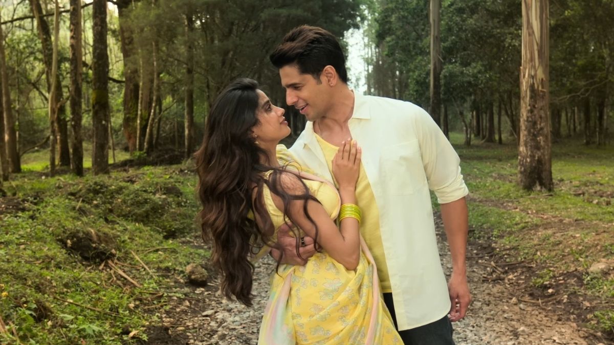 New love birds in town alert! Sidharth Malhotra and Janhvi Kapoor join forces in 'Param Sundari ...