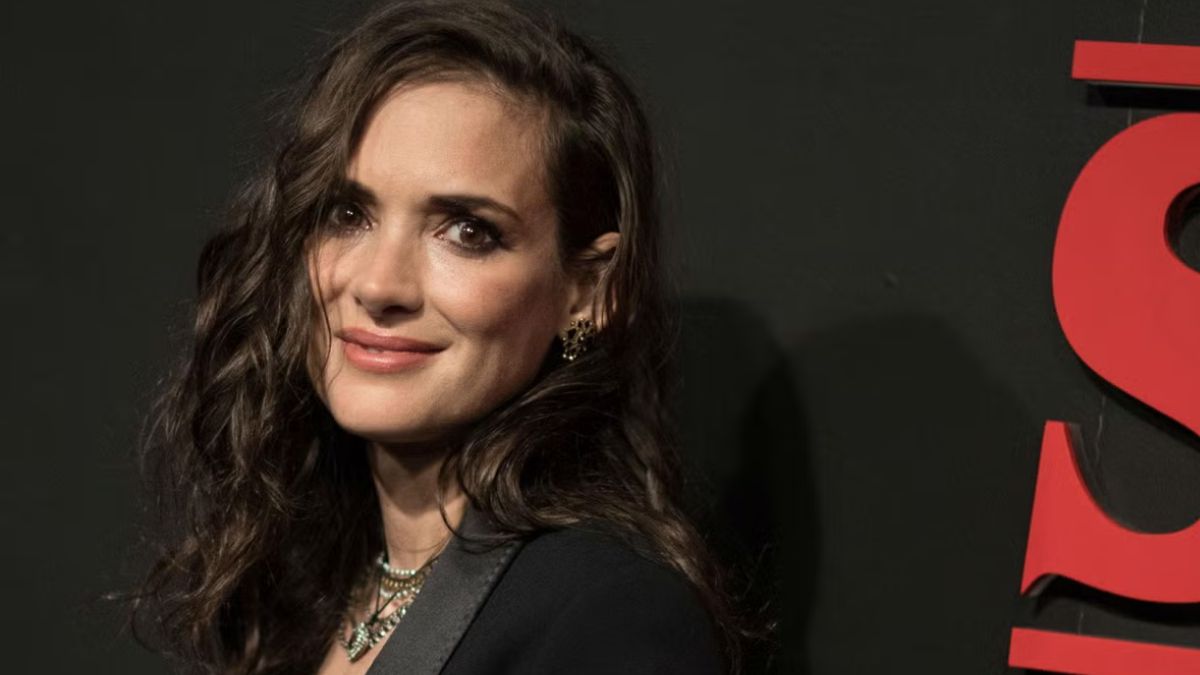 After 'Stranger Things', Winona Ryder reunites with 'Beetlejuice ...
