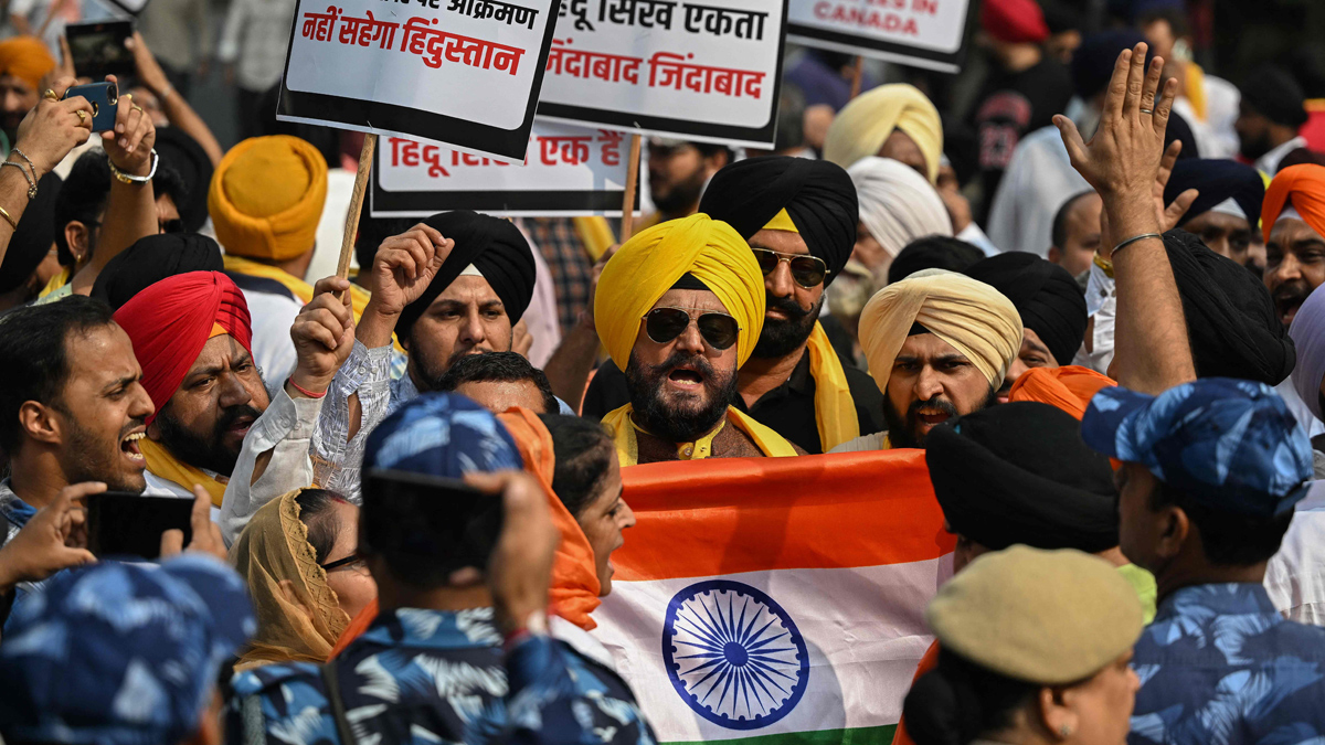 Protesters scale barricades outside Canadian High Commission in Delhi ...
