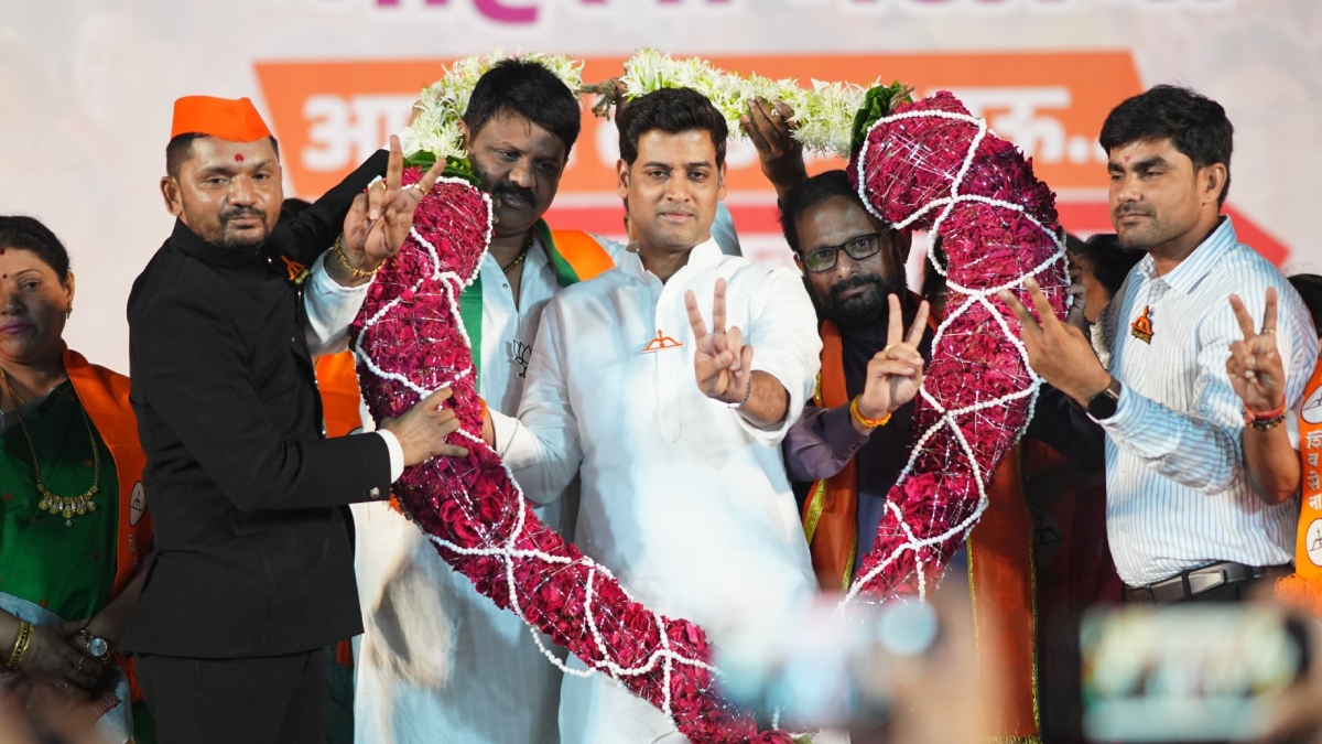 Shrikant Shinde to be deputy CM? Shiv Sena likely to push for Eknath ...