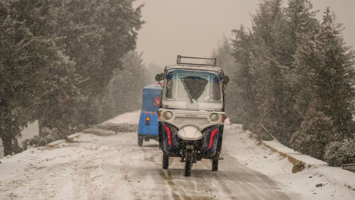 Kashmir plains receive season's first snowfall; traffic disrupted- The Week