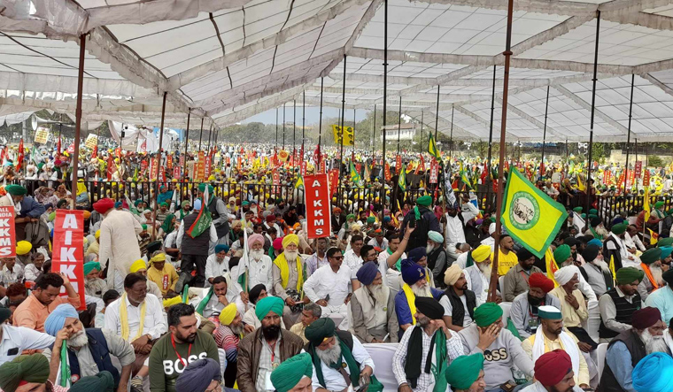 Farmers demand MSP, action in Lakhimpur Kheri incident at Delhi ...