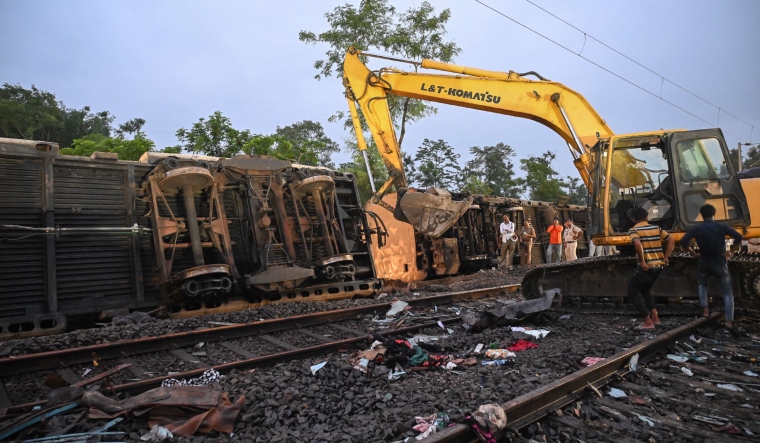 'Kanchanjunga Express stopped at all red signals, goods train violated ...