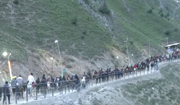 Amarnath Yatra begins, first batch of pilgrims leave for cave shrine ...