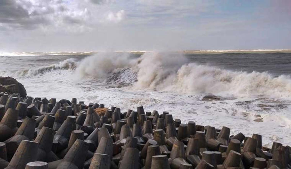 What’s Kallakkadal? Alert issued for coastal areas of Kerala, Tamil ...