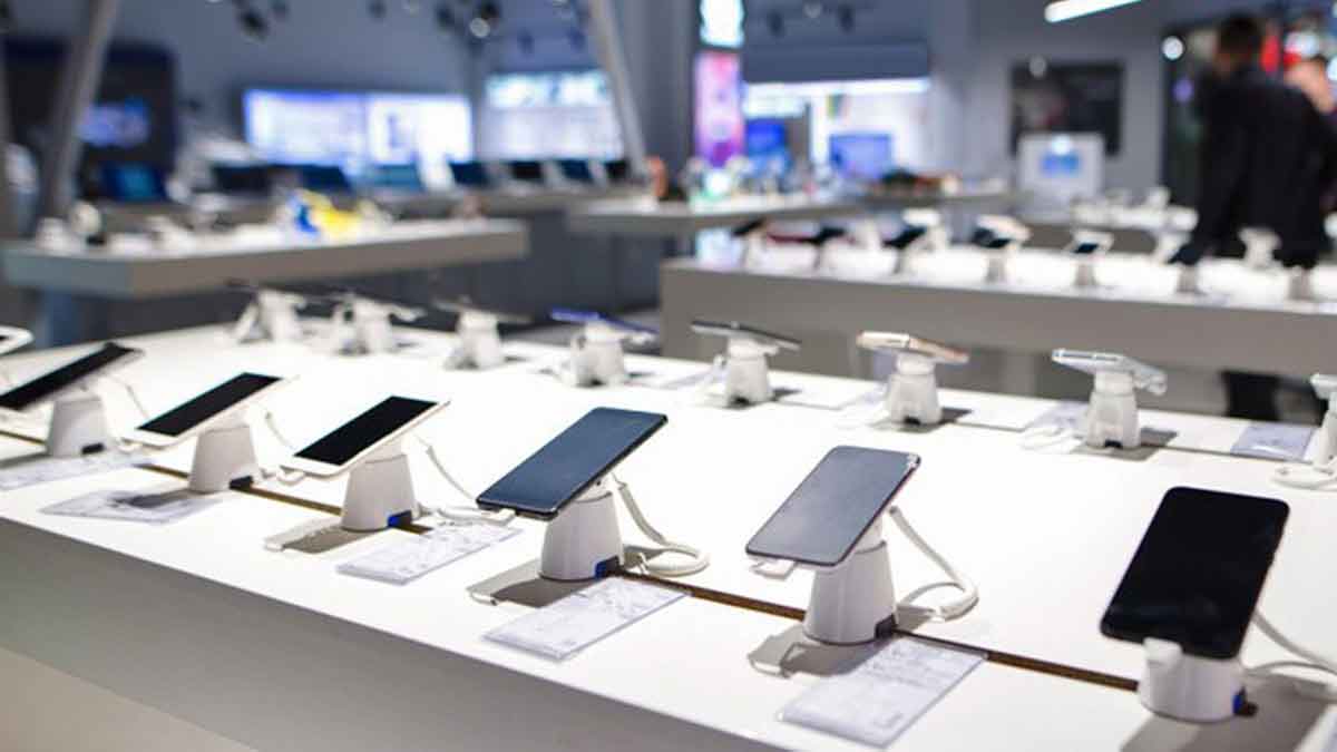 Why are smartphone manufacturers happy despite 7 pc dip in sales, high ...