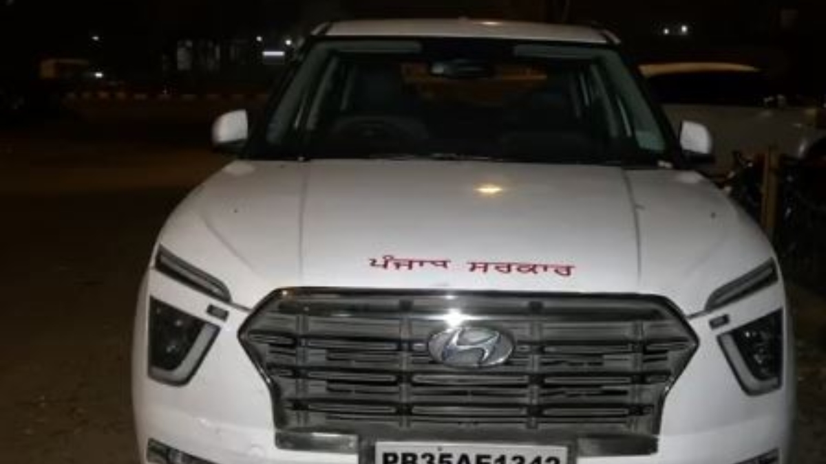 Who owns the 'Punjab Sarkar' car with cash, liquor? AAP calls Delhi ...