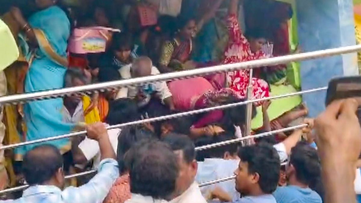 Chilling details on Andhra temple stampede emerge: Single exit ...