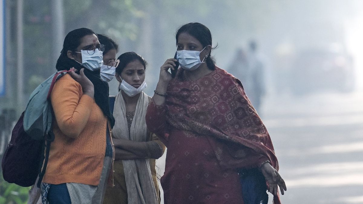 'Red zone' alert: Delhi suffocates as AQI crosses 400 in several areas ...