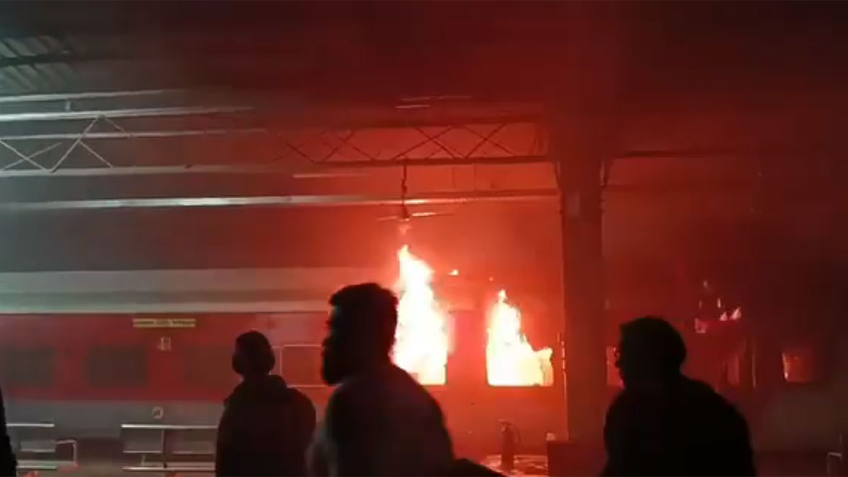 Two coaches of Tatanagar-Ernakulam Express catch fire in Andhra Pradesh ...