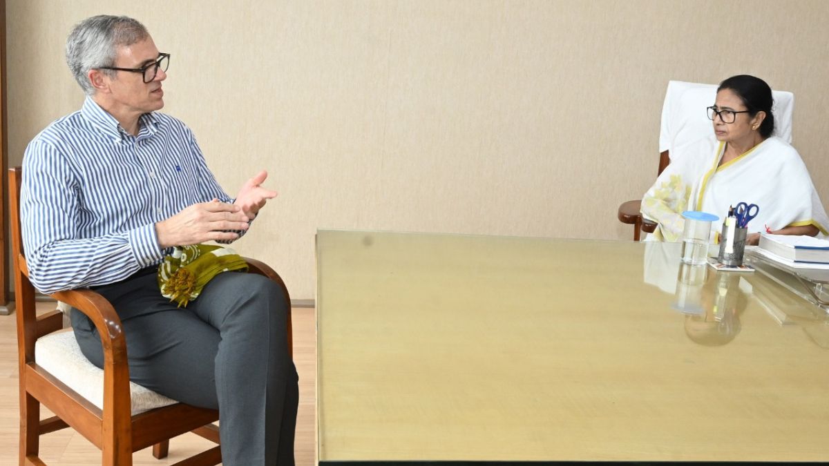 After meeting Omar Abdullah, Mamata Banerjee urges Centre to ensure safety in Kashmir, plans ...