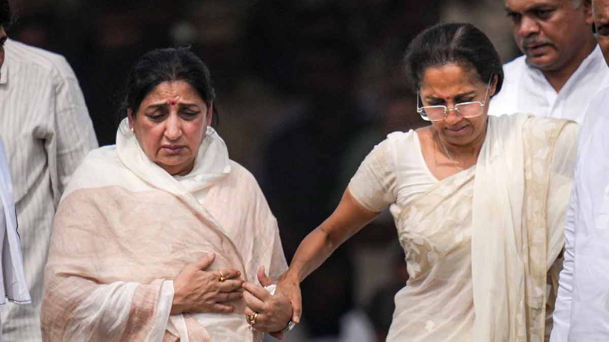 Crucial NCP meeting today as Sunetra Pawar set to become new Deputy CM ...