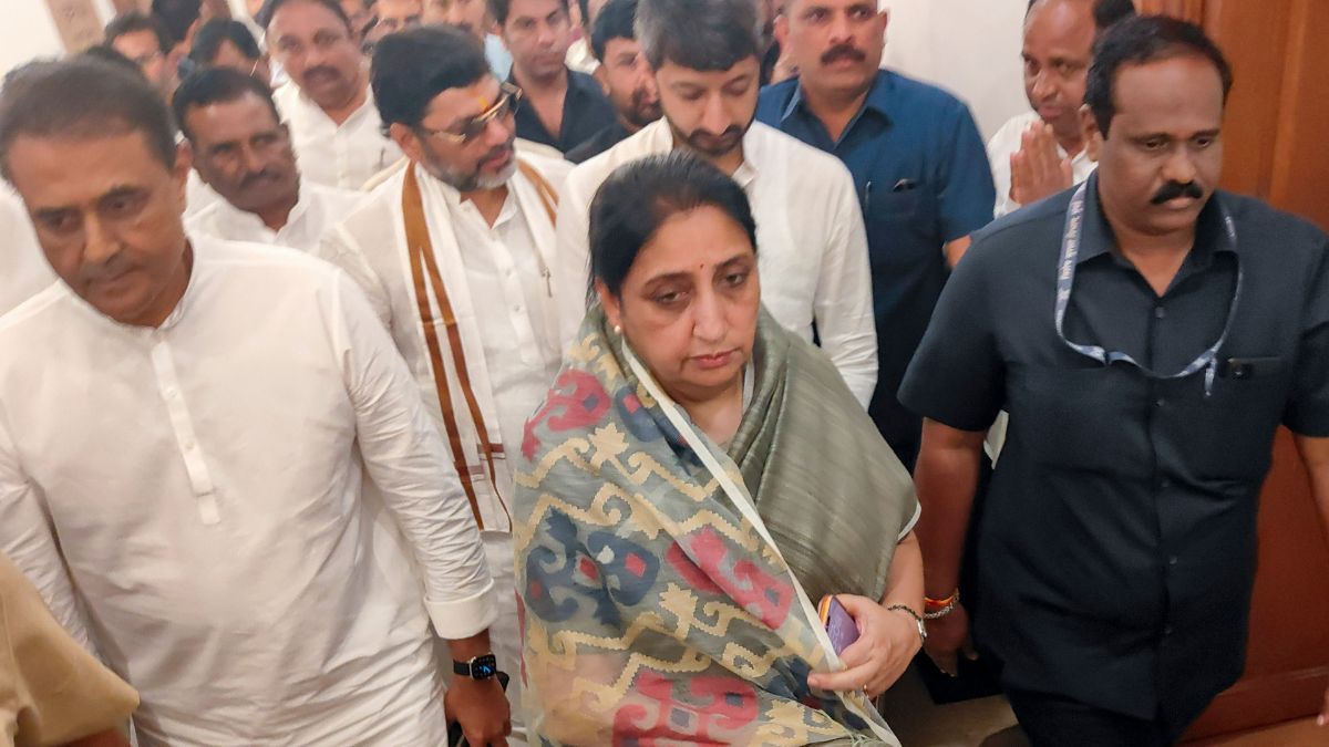 Sunetra Pawar becomes Maharashtra's first female dy CM; Sharad Pawar ...