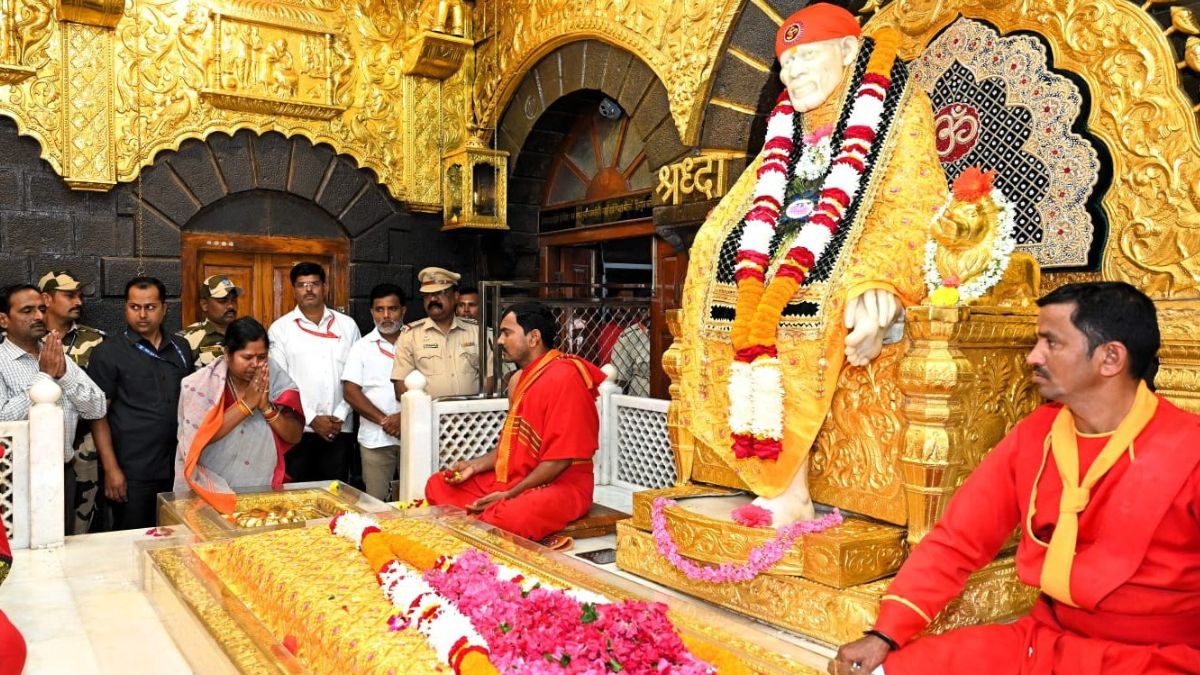 Fewer laddoos, changed meals: LPG crisis hits prasad distribution at ...