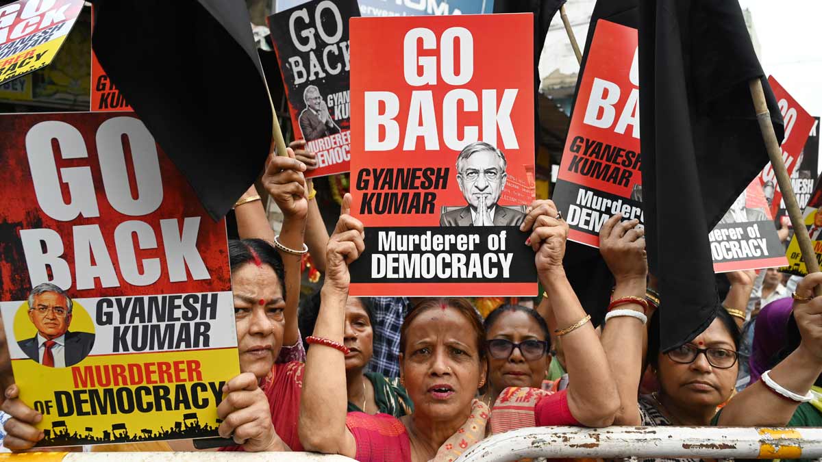 CEC Gyanesh Kumar shown black flags outside Kolkata's Kalighat temple ...