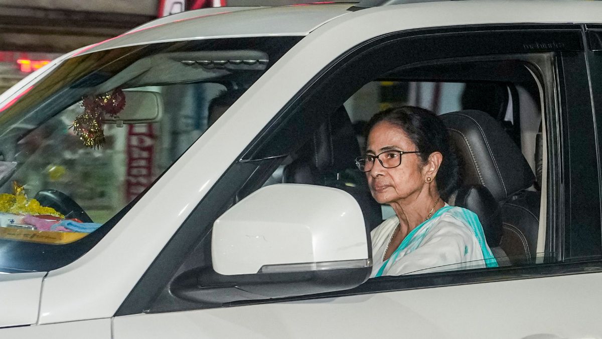 Mamata no longer Bengal CM as Governor RN Ravi dissolves assembly ...