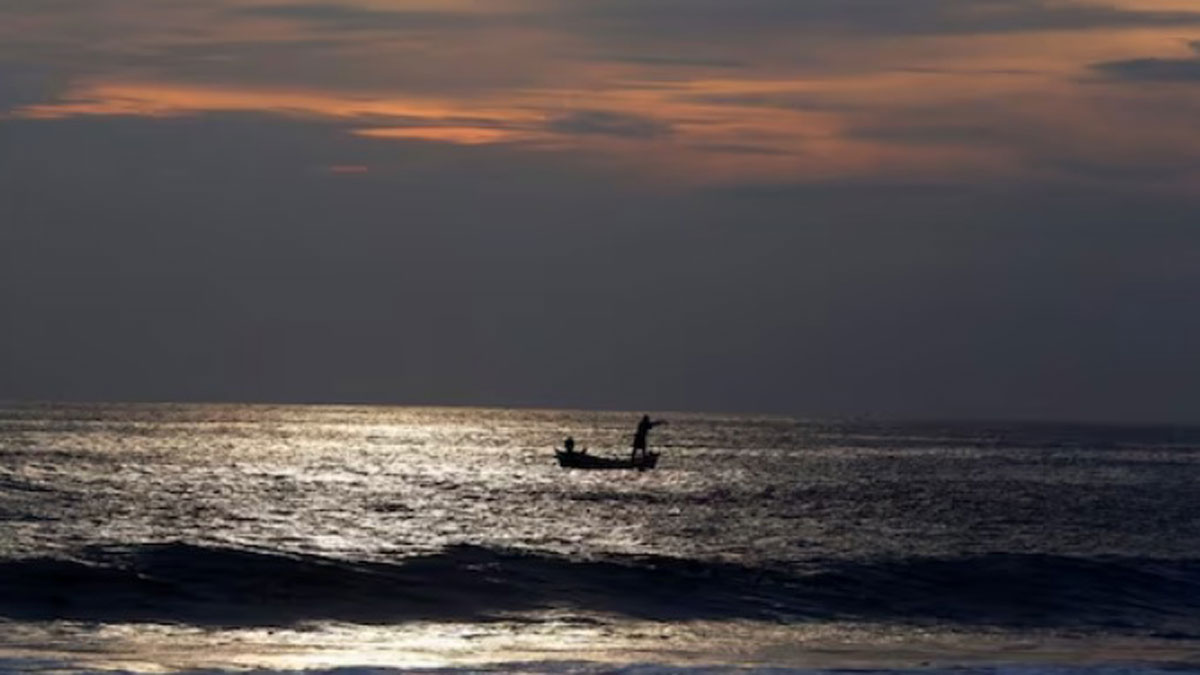 Suspicious boat, 'possibly a Pakistani vessel', spotted in Maharashtra ...