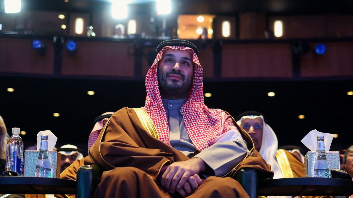 Mohammed bin Salman's body language sparks debate: Anxiety or ...