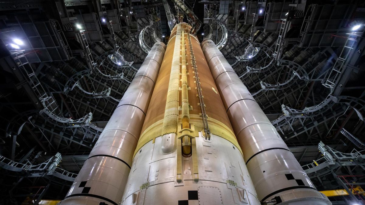 Back to the Moon with NASA's Artemis II: Four humans, ten days, and ...