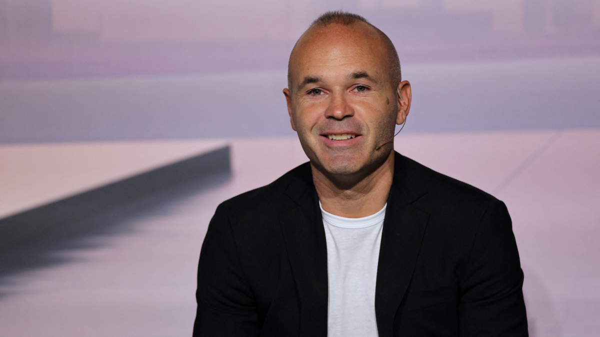 Andres Iniesta announces retirement, Barcelona pays homage to Spanish ...