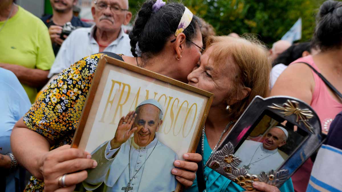 Pope Francis resumes work from hospital, says Vatican in latest health ...