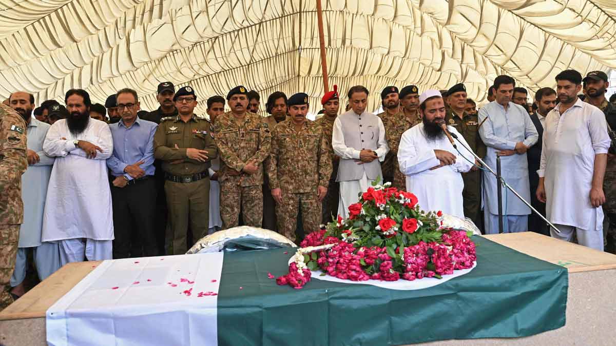 FACT CHECK: Who is Hafiz Abdul Rauf, the man leading funeral of ...