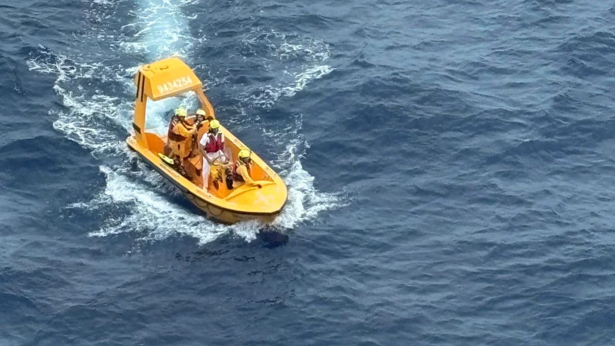 Father jumps overboard Bahamas Disney cruise to rescue child who fell ...
