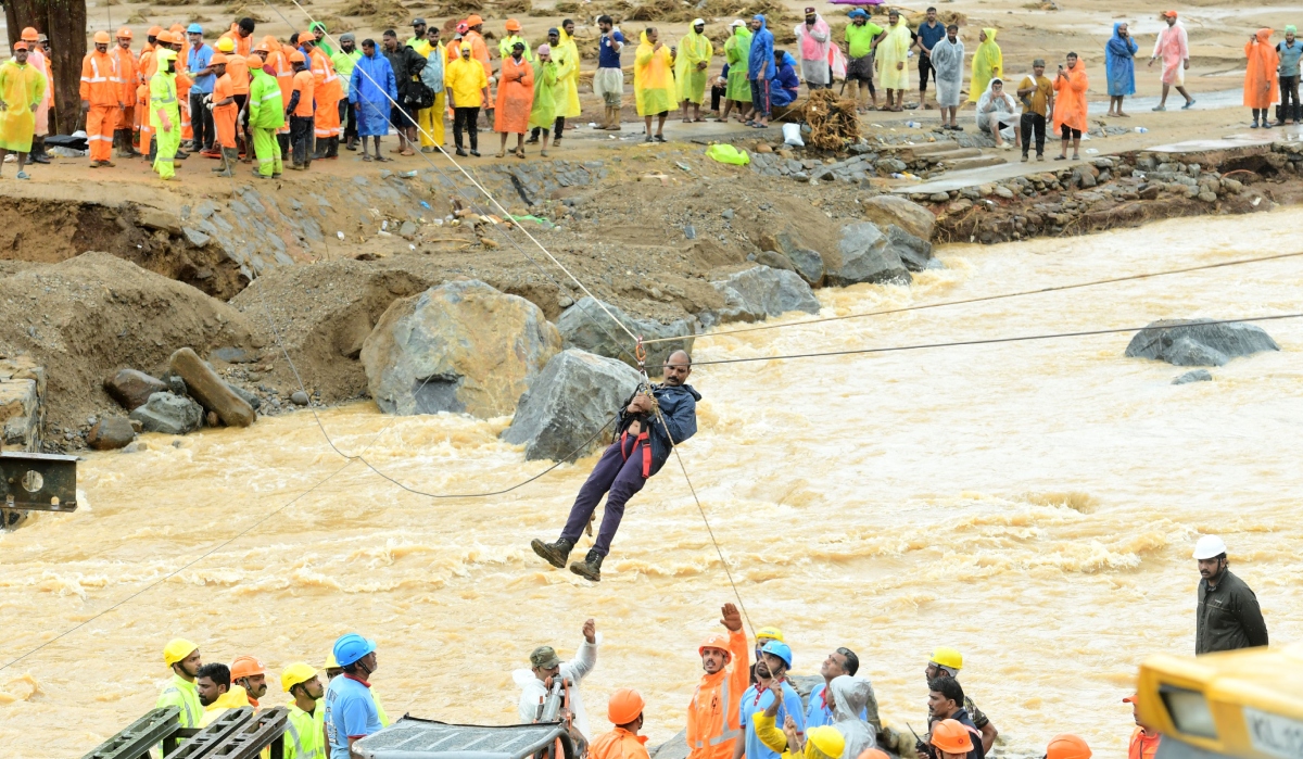 'Wayanadan heroes': Indian Army to NDRF & DYFI, groups leading rescue ...